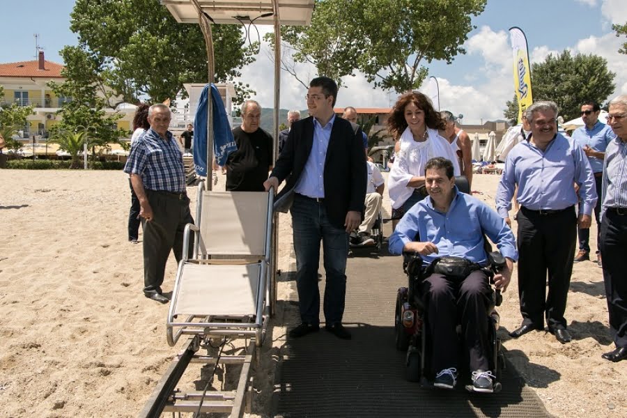 Εγκαινιάστηκε το σύστημα Seatrac για άτομα με αναπηρίες στην παραλία ...