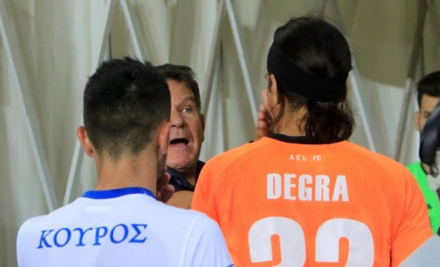 Χαστούκια Κούγια με τον τερματοφύλακα της ΑΕΛ μετά τη γκάφα του με ...