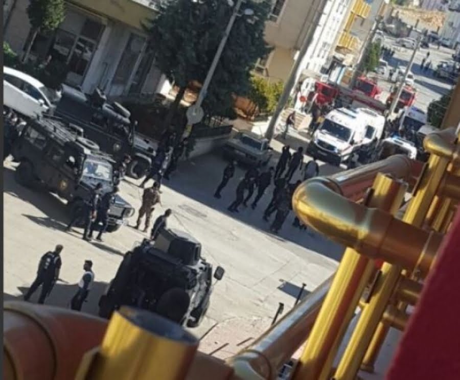 Τουλάχιστον τρεις νεκροί αστυνομικοί από την έκρηξη στην Τουρκία