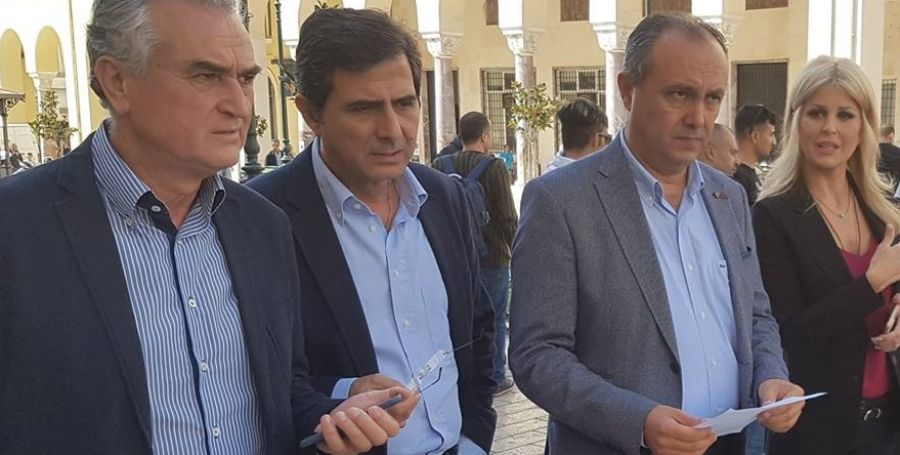 Βουλευτές της ΝΔ στον άτυπο καταυλισμό προσφύγων στην πλατεία ...