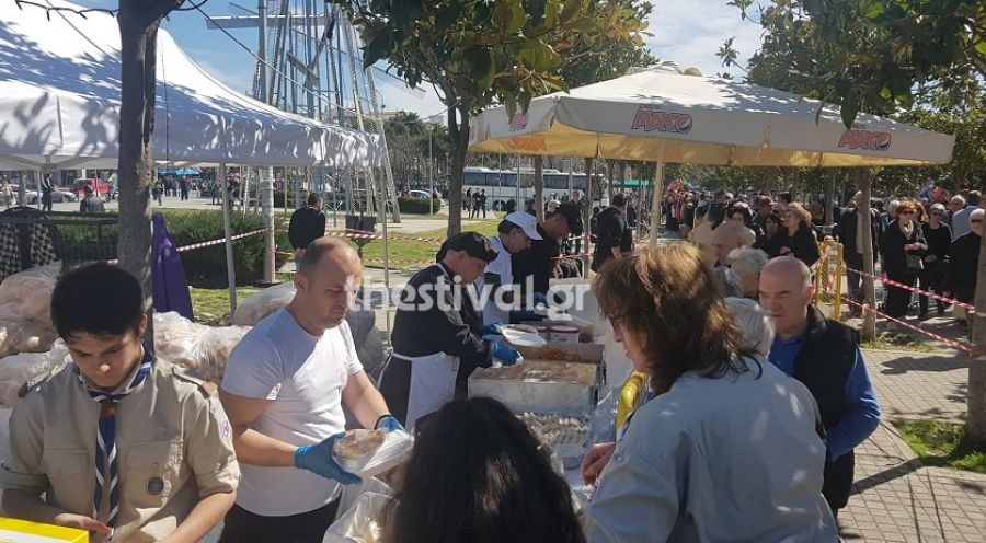 Ουρές για δωρεάν Σαρακοστιανά στην Τούμπα (ΦΩΤΟ & VIDEO)