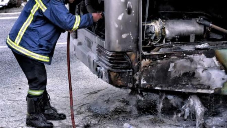 Φωτιά σε λεωφορείο με μαθητές - Πήγαιναν εκδρομή στα Γιάννενα