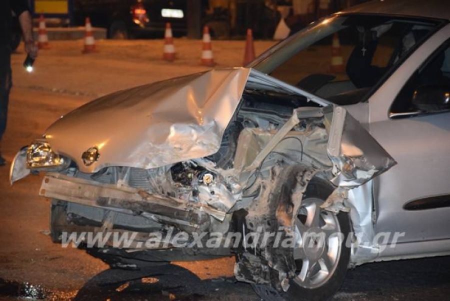 Τροχαίο με δύο Ι.Χ. στην Αλεξάνδρεια Ημαθίας (ΦΩΤΟ & VIDEO)