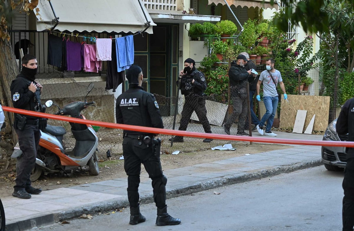 Δολοφονία στο Αιγάλεω: Με ματωμένα χέρια και ρούχα στη ΓΑΔΑ ο 20χρονος ...