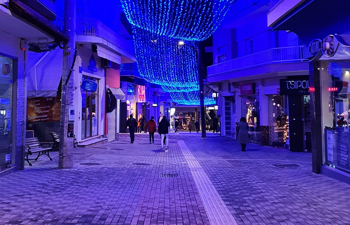 Ανοιχτά τα εμπορικά καταστήματα την Κυριακή - Δείτε το ωράριο λειτουργίας