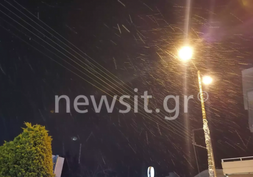 Καιρός: Χιόνι στην Αττική και τσουχτερό κρύο