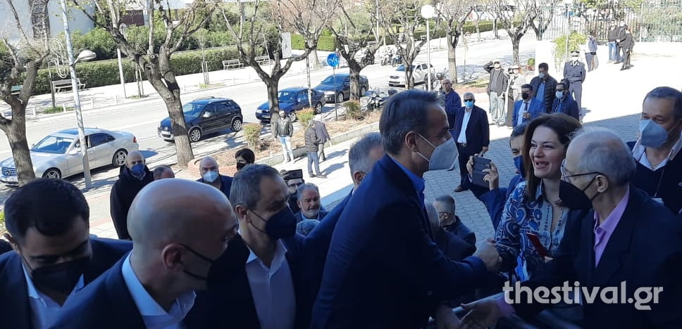 Θεσσαλονίκη: Με χειροκροτήματα η υποδοχή Μητσοτάκη στο Βελλίδειο για το ...
