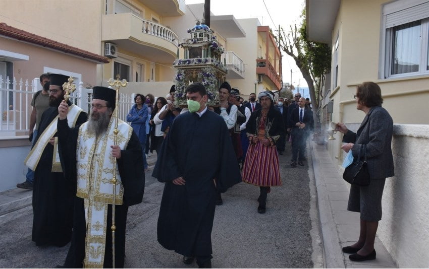 Χίος: Ο ιστορικός επιτάφιος από την Αγία Παρασκευή του Τσεσμέ ...
