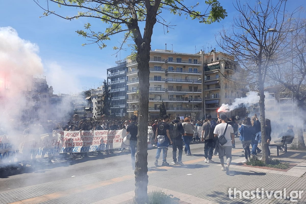 Στο ΥΜΑΘ με πυρσούς και συνθήματα η πορεία φοιτητών κατά της ...
