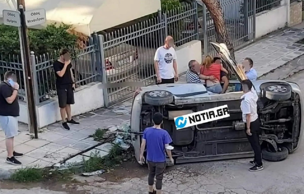 Πολίτες απεγκλωβίζουν γυναίκα που τούμπαρε το αυτοκίνητό της στον Άλιμο ...