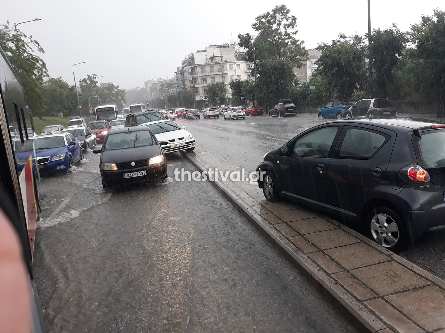 Θεσσαλονίκη: Απίστευτες εικόνες στην οδό Λαγκαδά! Μετατράπηκε σε ...