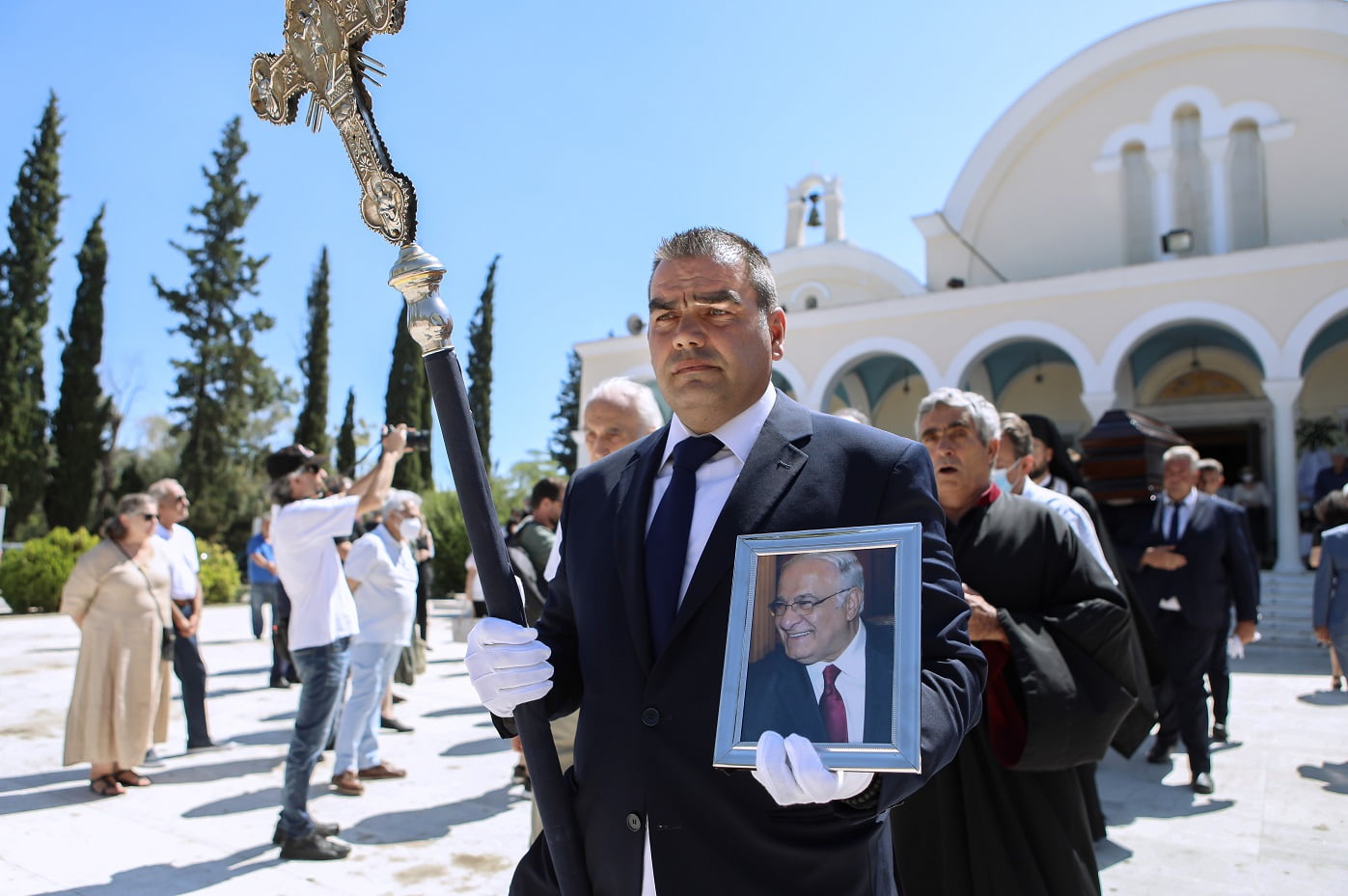 Το τελευταίο "αντίο" στον Διονύση Σιμόπουλο - Κλίμα συγκίνησης στην ...