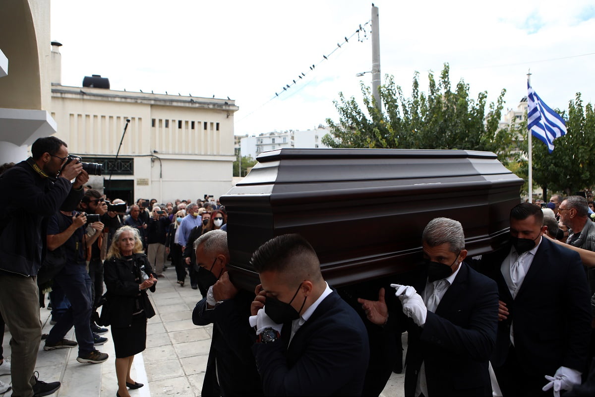 Σε κλίμα συγκίνησης το τελευταίο αντίο στον Σταμάτη Κόκοτα (video)