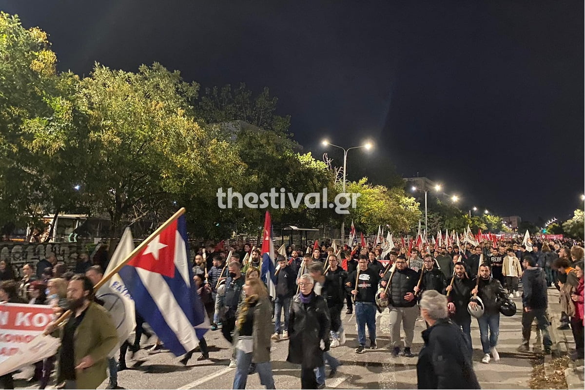 Ξεκίνησε η πορεία του ΚΚΕ και του ΠΑΜΕ για την επέτειο του Πολυτεχνείου ...