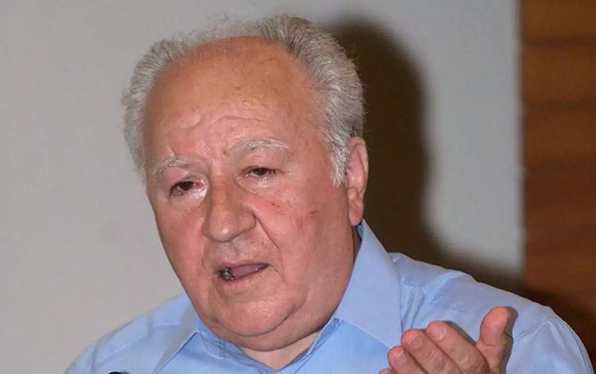 Βασίλης Παπαζάχος: Η κηδεία και ο επικήδειος του γιου του Κώστα που ...