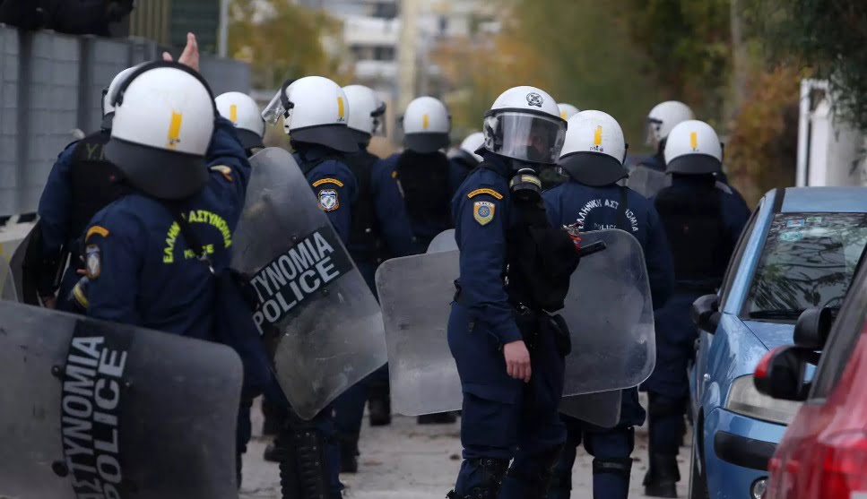 Επεισόδια Ρομά - Αστυνομίας στο Μενίδι: Πυροβόλησαν στο πρόσωπο ...