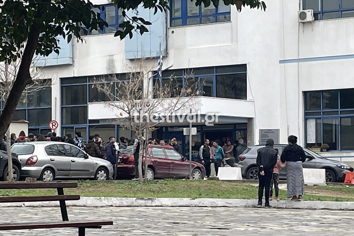Θεσσαλονίκη: Συγκέντρωση στο Ιπποκράτειο για τον 16χρονο Ρομά που ...