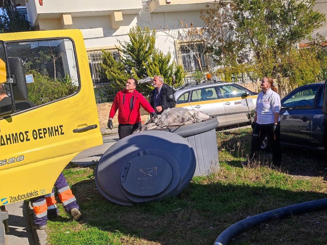 Φωτιά σε υπόγειο κάδο απορριμμάτων από υπολείμματα τζακιών στη Νέα ...