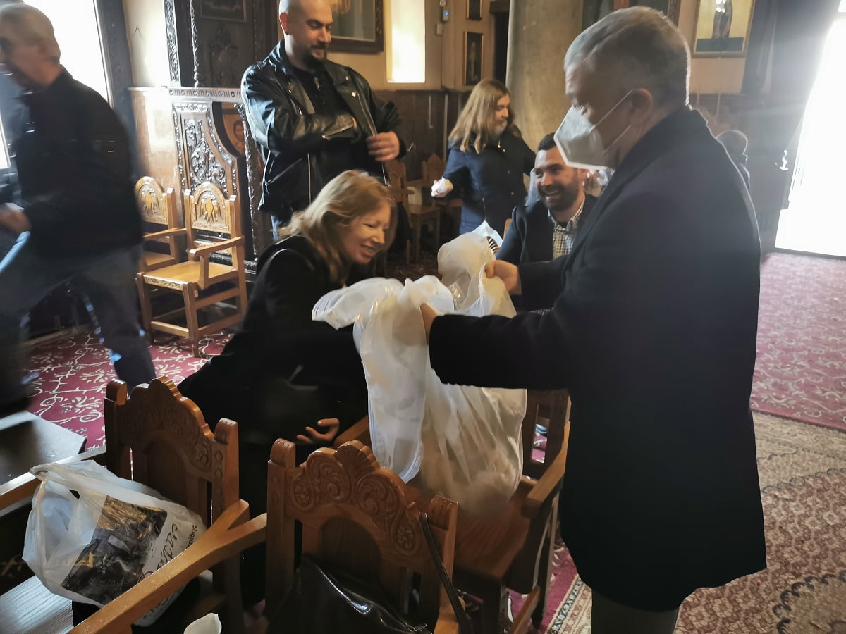 Θεσσαλονίκη: Αναβίωσε το έθιμο του Σταυρού από τον Σύλλογο Κωσταραζινών ...