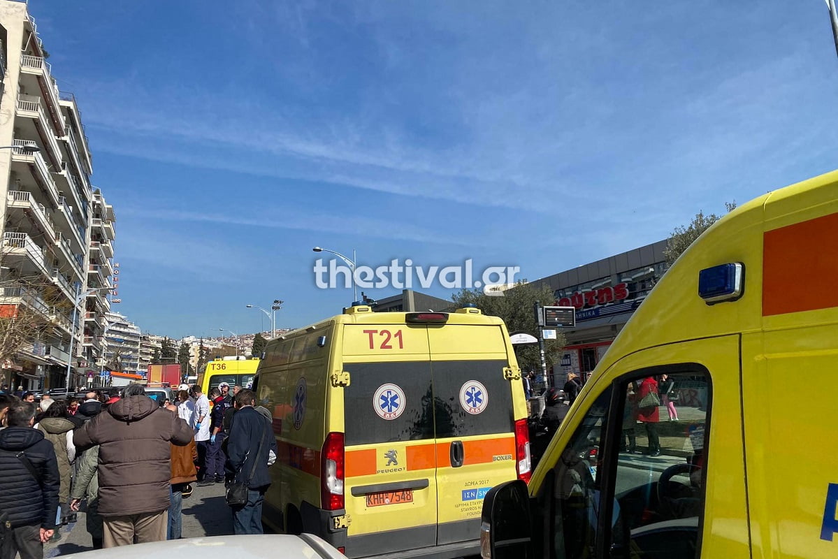 Θεσσαλονίκη: Σύγκρουση αυτοκινήτου με μοτοσικλέτα - Στο νοσοκομείο ...