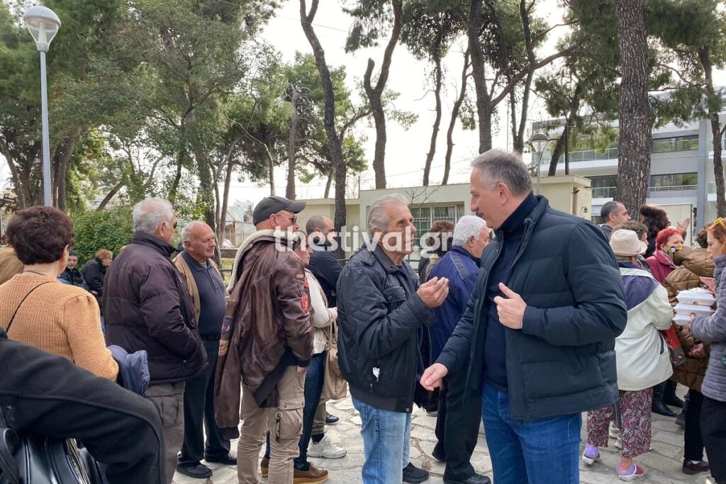 Καθαρά Δευτέρα: Τραγούδια, χαρταετοί και ουρές για δωρεάν σαρακοστιανά ...