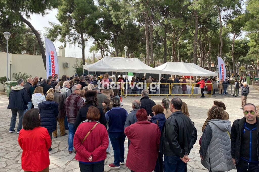 Καθαρά Δευτέρα: Τραγούδια, χαρταετοί και ουρές για δωρεάν σαρακοστιανά ...