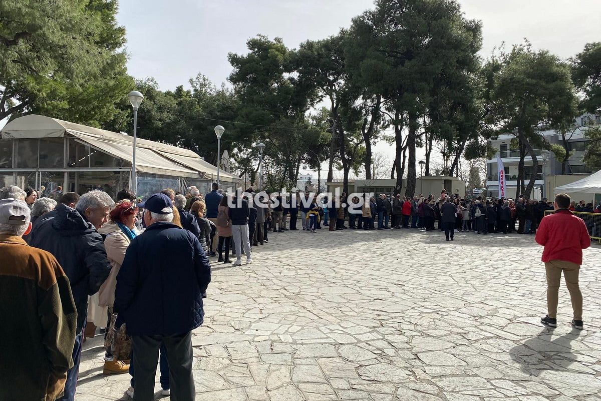 Καθαρά Δευτέρα: Τραγούδια, χαρταετοί και ουρές για δωρεάν σαρακοστιανά ...