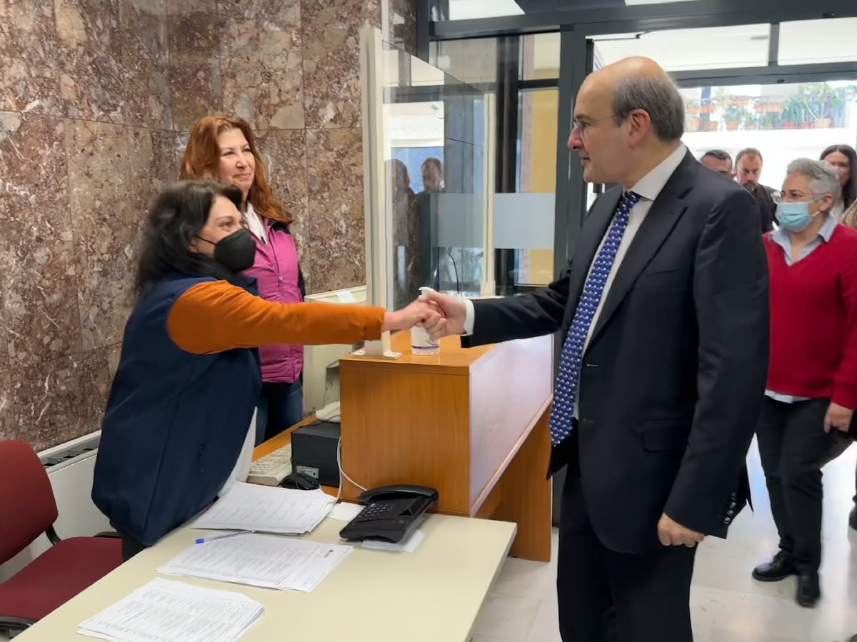Σε λειτουργία ο θεσμός των υπαλλήλων ροής και υποδοχής στον ΕΦΚΑ