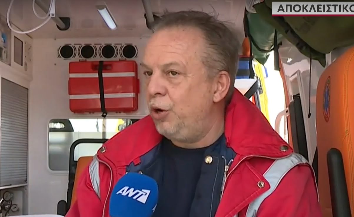 Διασώστες του ΕΚΑΒ περιγράφουν τις πρώτες στιγμές της φρίκης στα Τέμπη