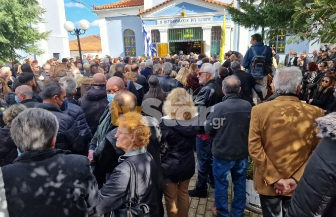 Τέμπη: Θρήνος στην κηδεία της 28χρονης Ελπίδας Χούπα στην Αταλάντη ...