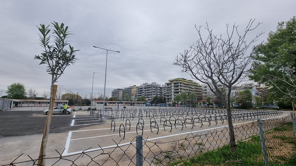 Θεσσαλονίκη: Parking ποδηλάτων δίπλα στο Μέγαρο Μουσικής - Δείτε ...
