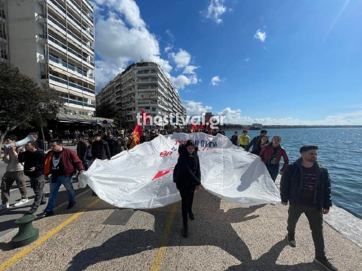 ΤΩΡΑ: Πορεία του ΚΚΕ στην παλιά παραλία της Θεσσαλονίκης κατά της ...