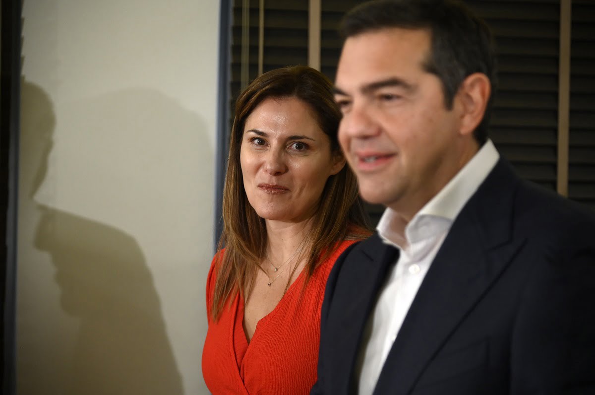 Μπέτυ Μπαζιάνα: Πένθος για τη σύζυγο του Αλέξη Τσίπρα – Πέθανε η μητέρα της