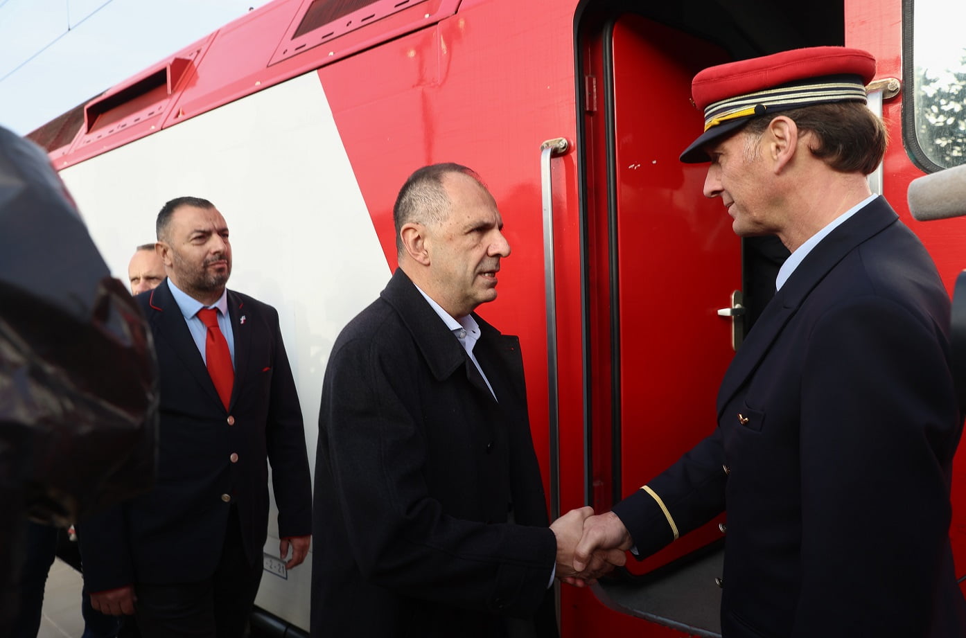 Έφυγε το πρώτο δρομολόγιο τρένου από Αθήνα για Θεσσαλονίκη - Στο πρώτο ...