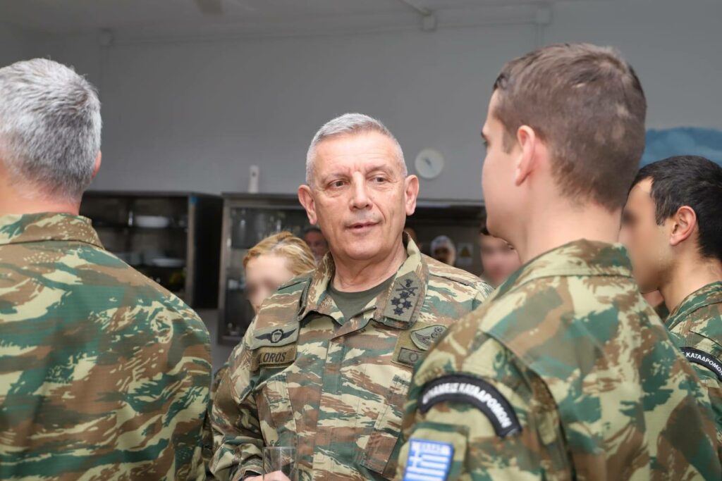 Ο αρχηγός ΓΕΕΘΑ επισκέφθηκε μονάδες και φυλάκια του Έβρου (φωτο)