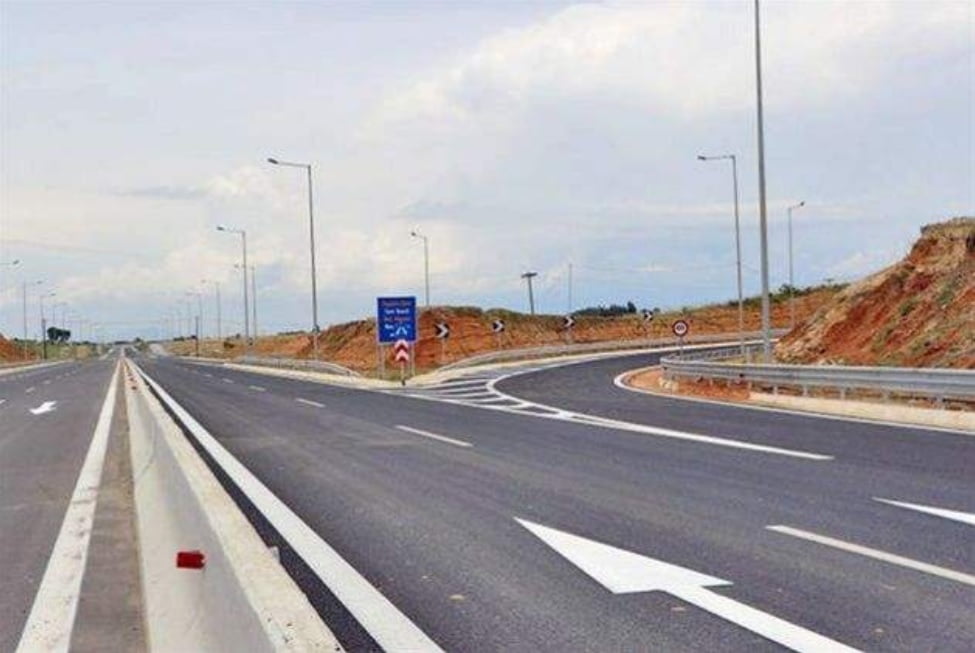 Χαλκιδική: Εργασίες ασφαλτόστρωσης στον κυκλικό κόμβο Κασσανδρείας ...