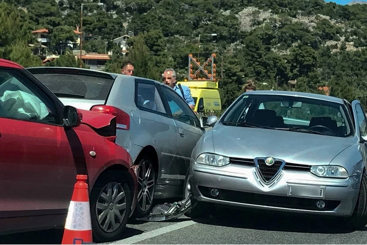 ΠΡΙΝ ΛΙΓΟ στη Θεσσαλονίκη: Καραμπόλα πέντε οχημάτων στο Δερβένι