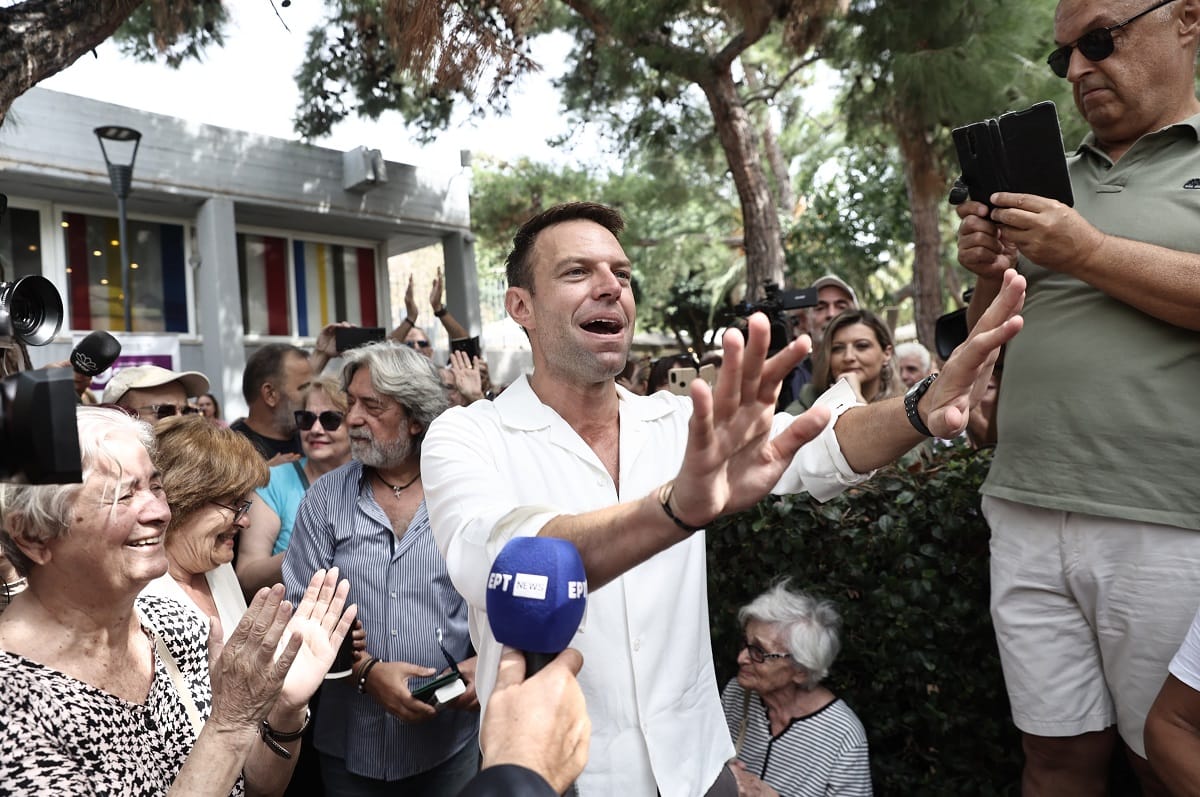 Απρόοπτο για τον Κασσελάκη πριν ψηφίσει - "Είσαι του σατανά, είσαι ...
