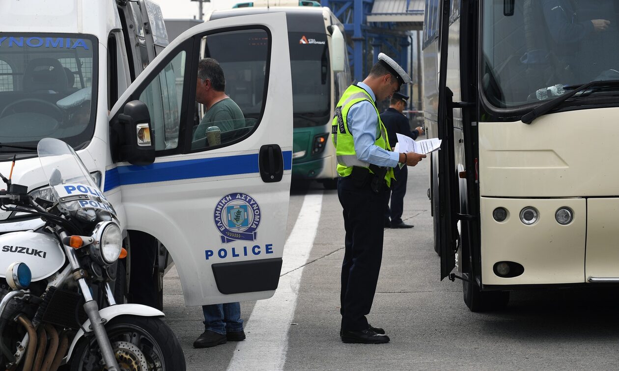 Συναγερμός στην ΕΛ.ΑΣ.: Τηλεφώνημα για βόμβα σε εν κινήσει λεωφορείο ...