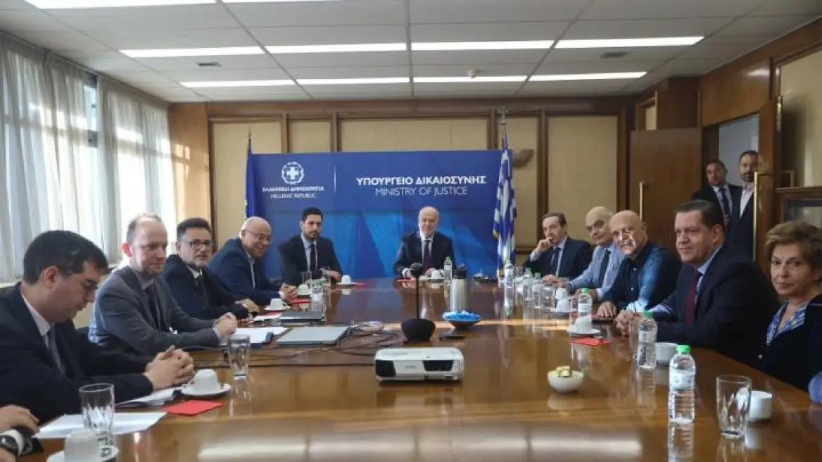 Προς άρση αποχής οι συμβολαιογράφοι μετά τη συμφωνία με την κυβέρνηση ...