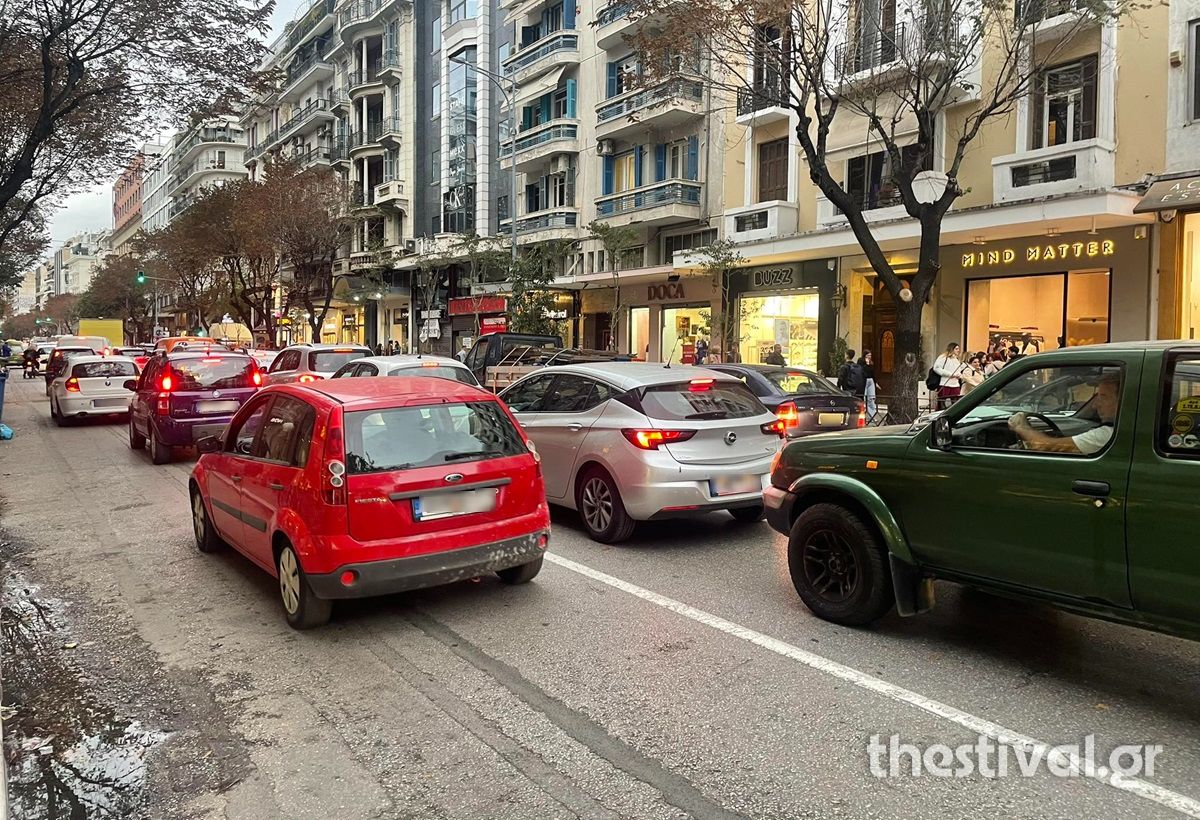 Νέο κυκλοφοριακό κομφούζιο στη Θεσσαλονίκη - "Κόλλησαν" Περιφερειακός ...