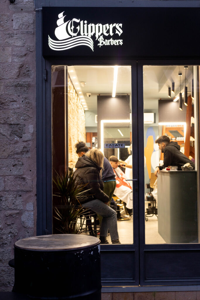 Clippers Barbers: Η προσιτή πολυτέλεια στην ανδρική περιποίηση