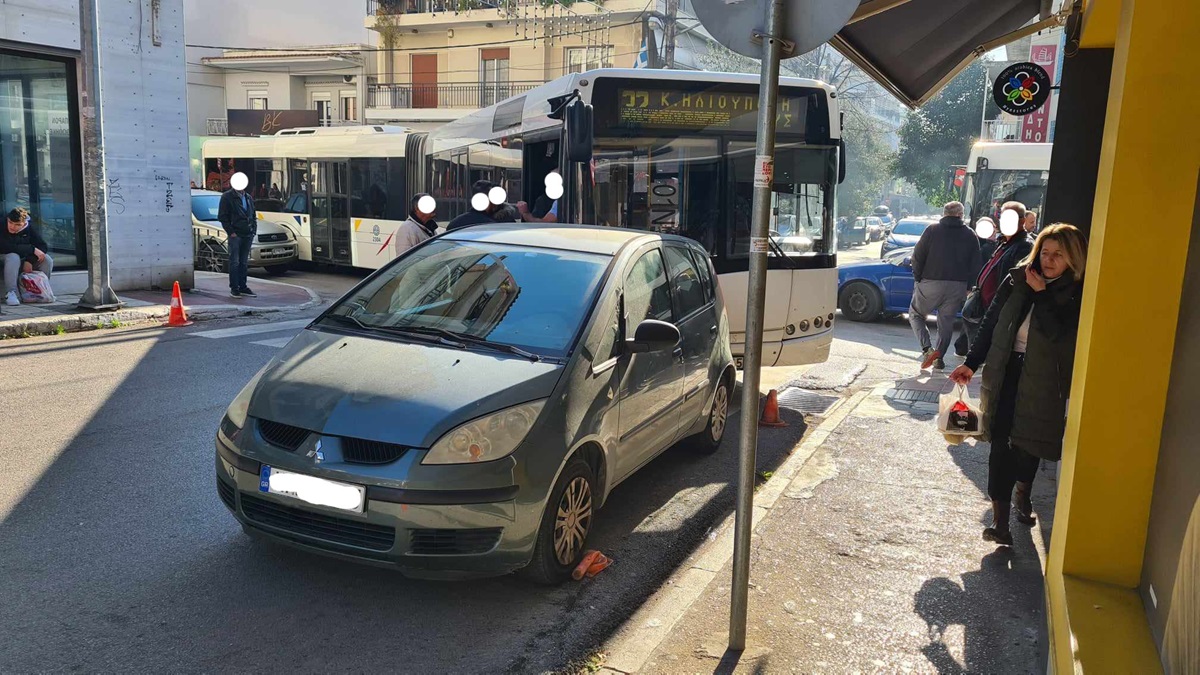 Θεσσαλονίκη: Ασυνείδητος οδηγός πάρκαρε παράνομα μπλοκάροντας κεντρικό ...