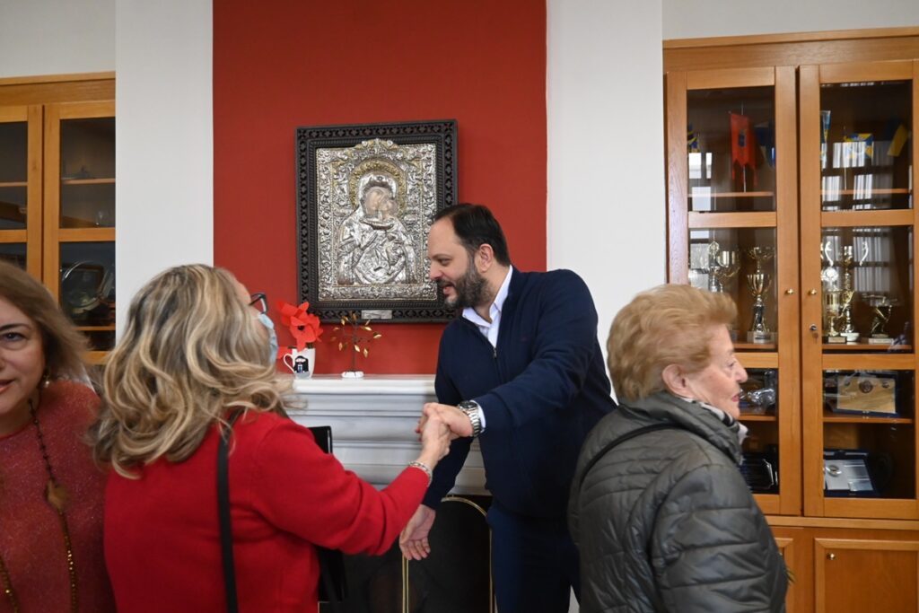 Πρωτοχρονιάτικα κάλαντα και ευχές στο Δημαρχείο της Καλαμαριάς