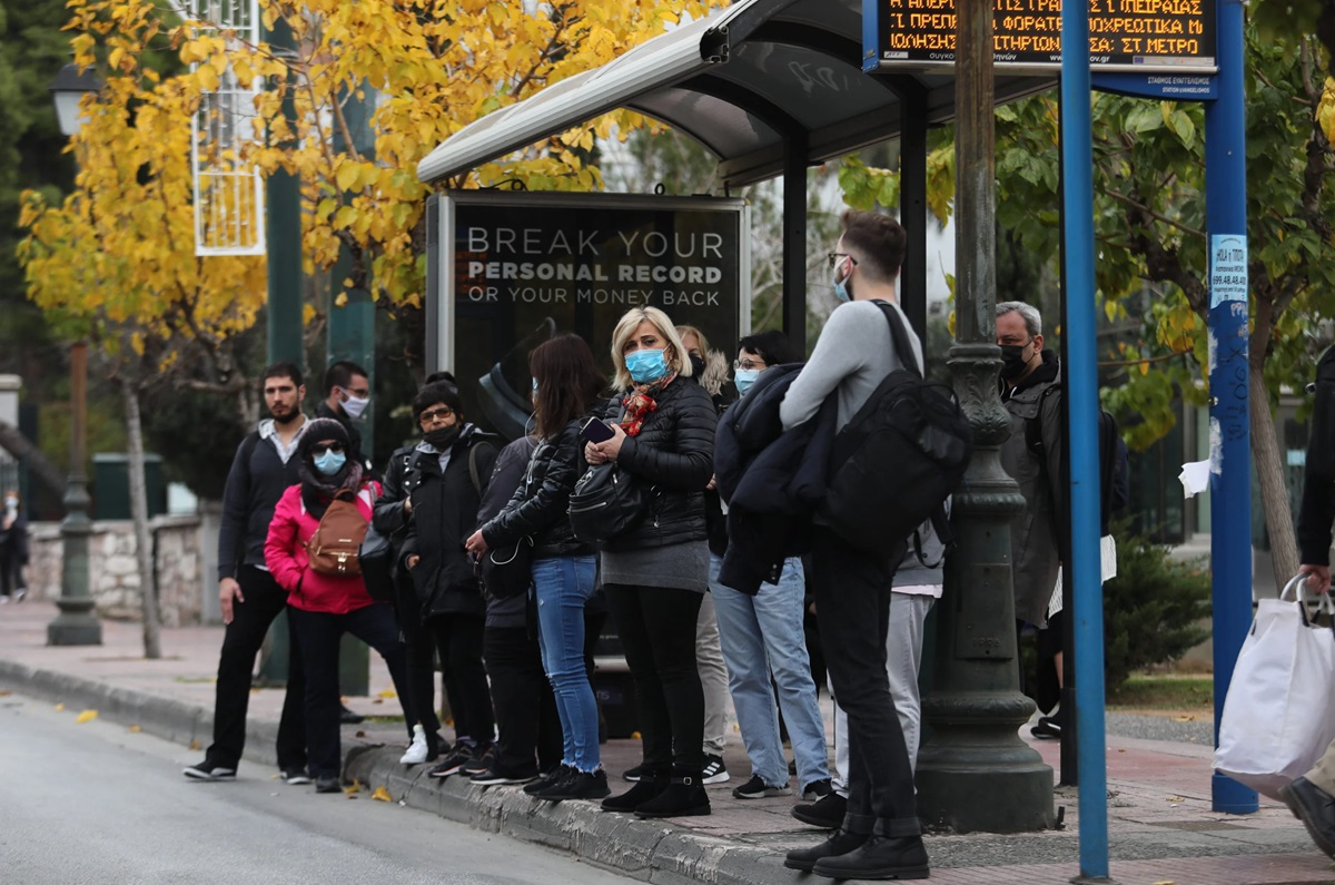 Κορωνοϊός: Συστάσεις για χρήση μάσκας σε μέσα μεταφοράς, νοσοκομεία και ...