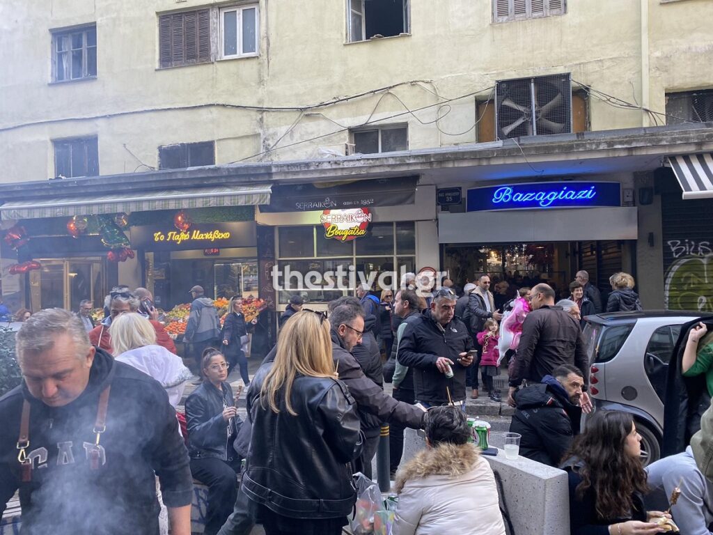 Θεσσαλονίκη: Γλέντι με σουβλάκια, κρασί και τραγούδια στη Βασιλέως ...