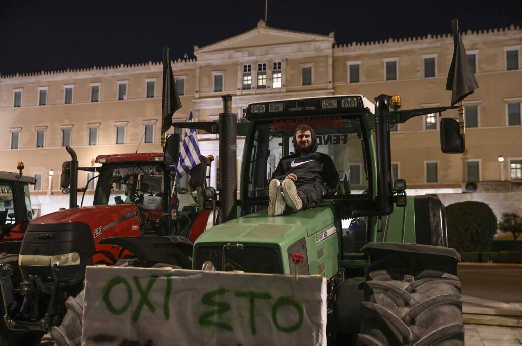 Αναχωρούν στις 11:00 τα τρακτέρ από το Σύνταγμα - Σε ισχύ κυκλοφοριακές ...