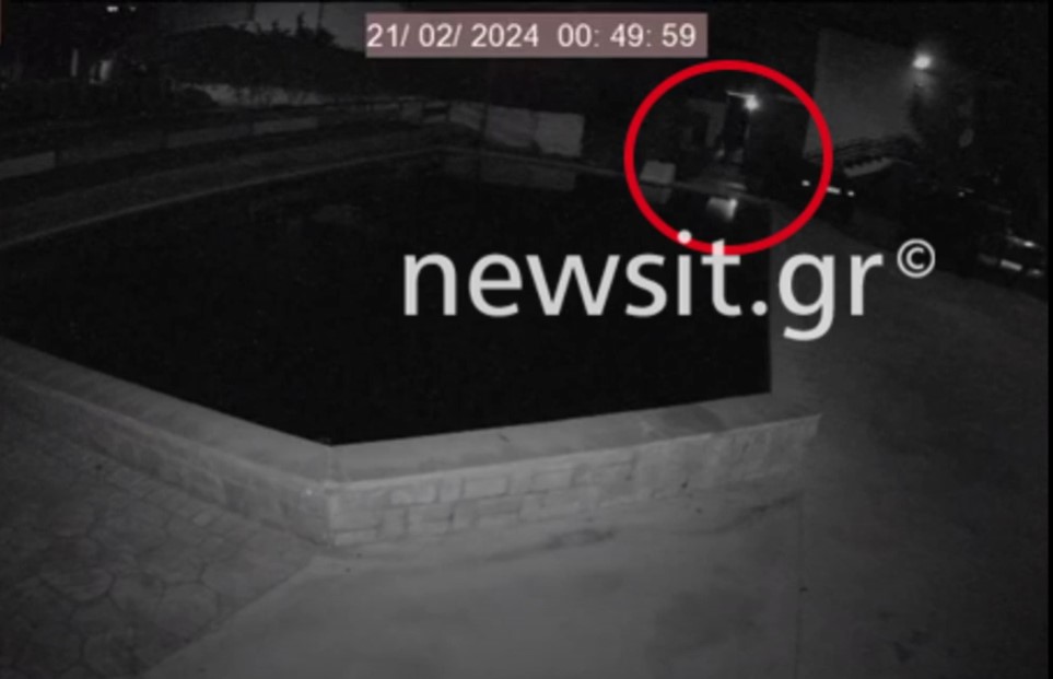 Ζάκυνθος: Η στιγμή που ο 27χρονος βγαίνει με τη 19χρονη από το σπίτι ...