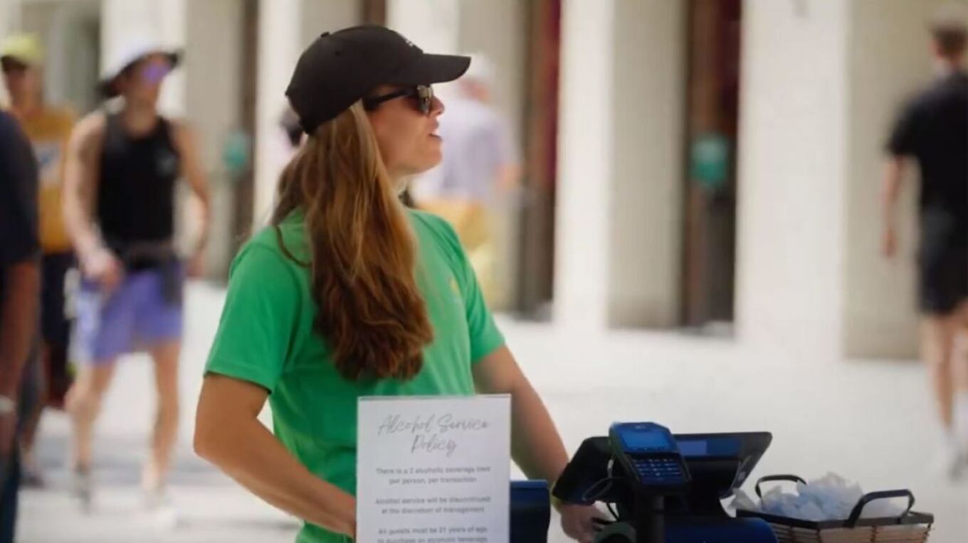 Μαρία Σάκκαρη: Δείτε την σε ρόλο… πωλήτριας ποπ κορν! (video) – Thestival