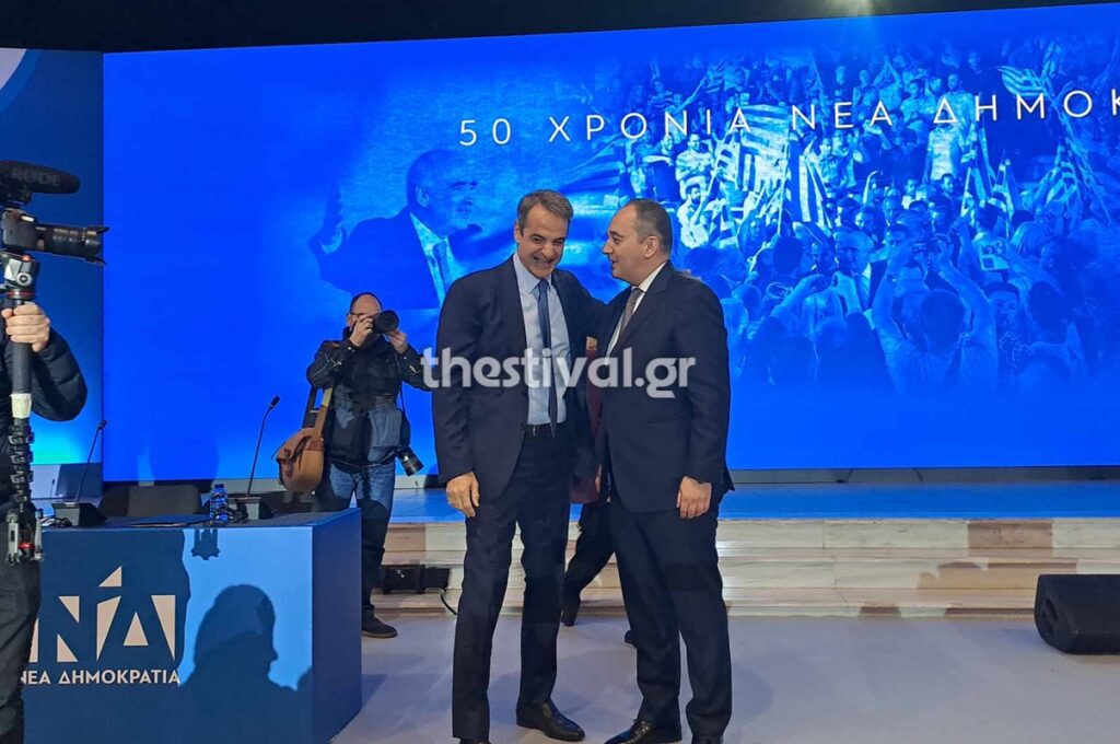Θεσσαλονίκη: "Ήσουν και θα είσαι ο πρωθυπουργός": Με χειροκροτήματα και ...